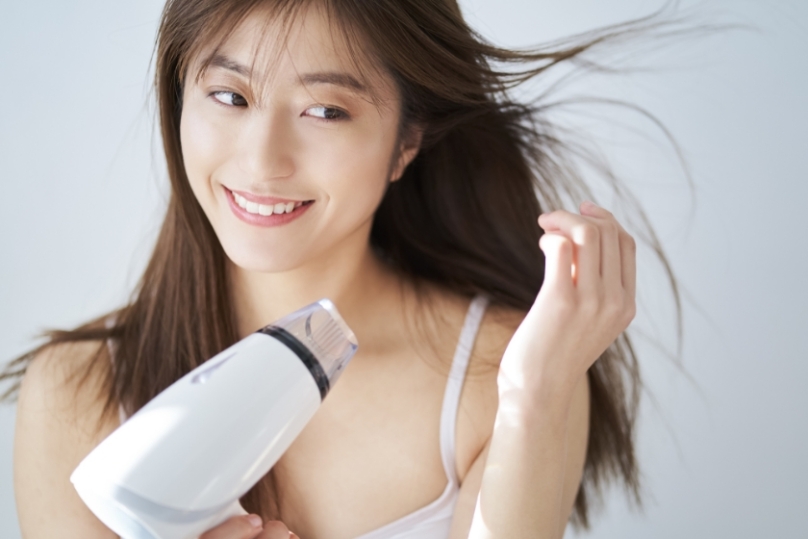 髪をボリュームダウンさせたい！ボリュームが出てしまう原因や抑える方法を解説 | DEMI LABO（デミラボ）