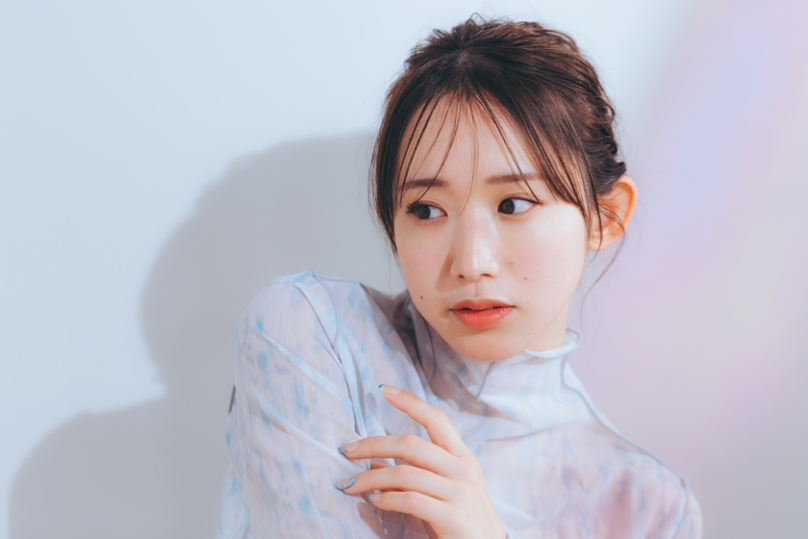 【レングス別】雨の日におすすめの髪型と崩れにくいスタイリングのコツとは | DEMI LABO（デミラボ）