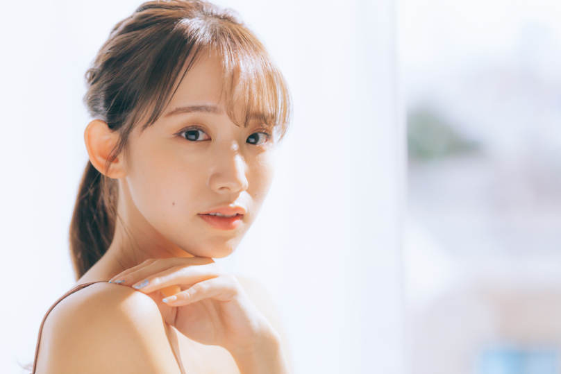 【レングス別】雨の日におすすめの髪型と崩れにくいスタイリングのコツとは | DEMI LABO（デミラボ）